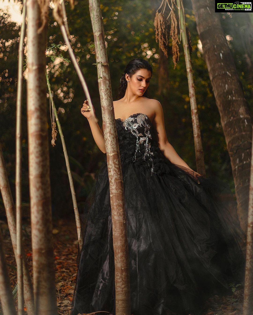 Kavya Thapar Instagram – ♾ HMUA | @@sukbagasramua Outfit by | @zeel ...