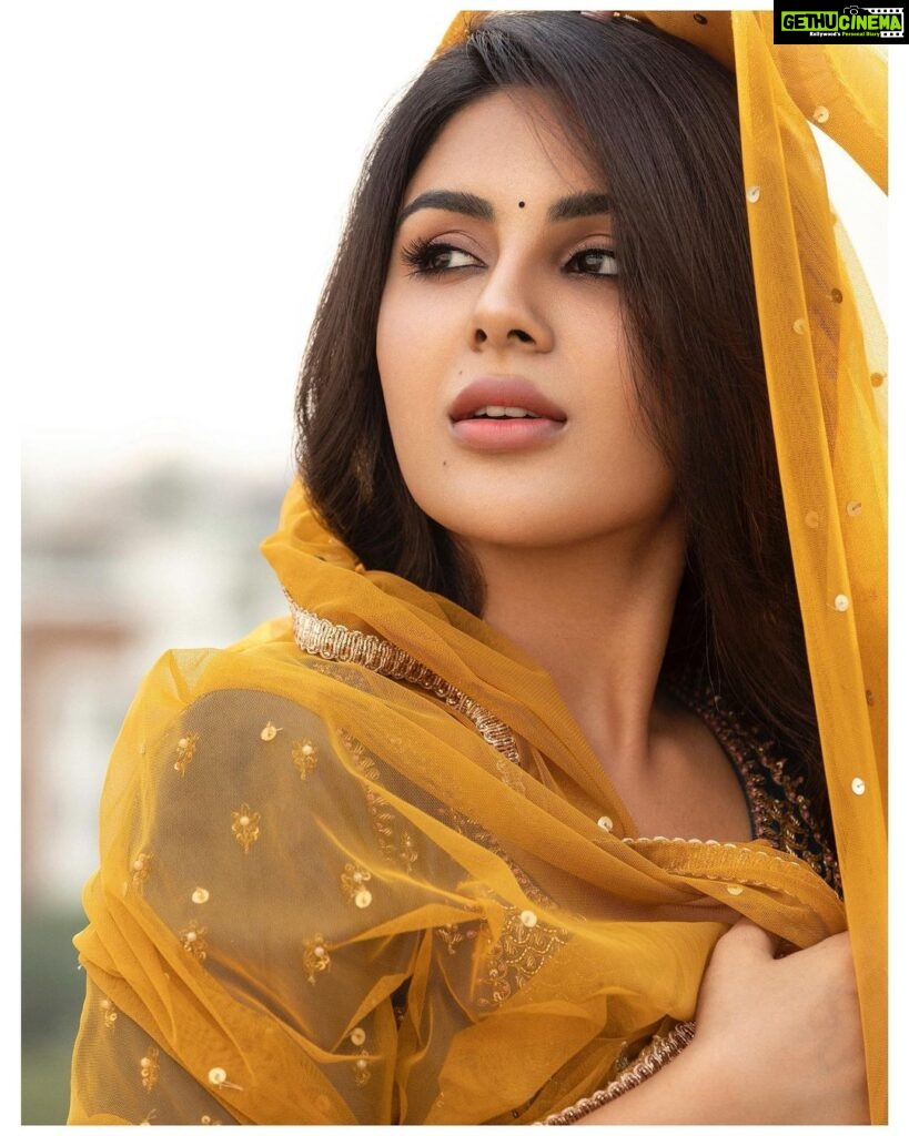 Actress Samyuktha Menon HD Instagram Photos and Wallpapers August 2022 ...