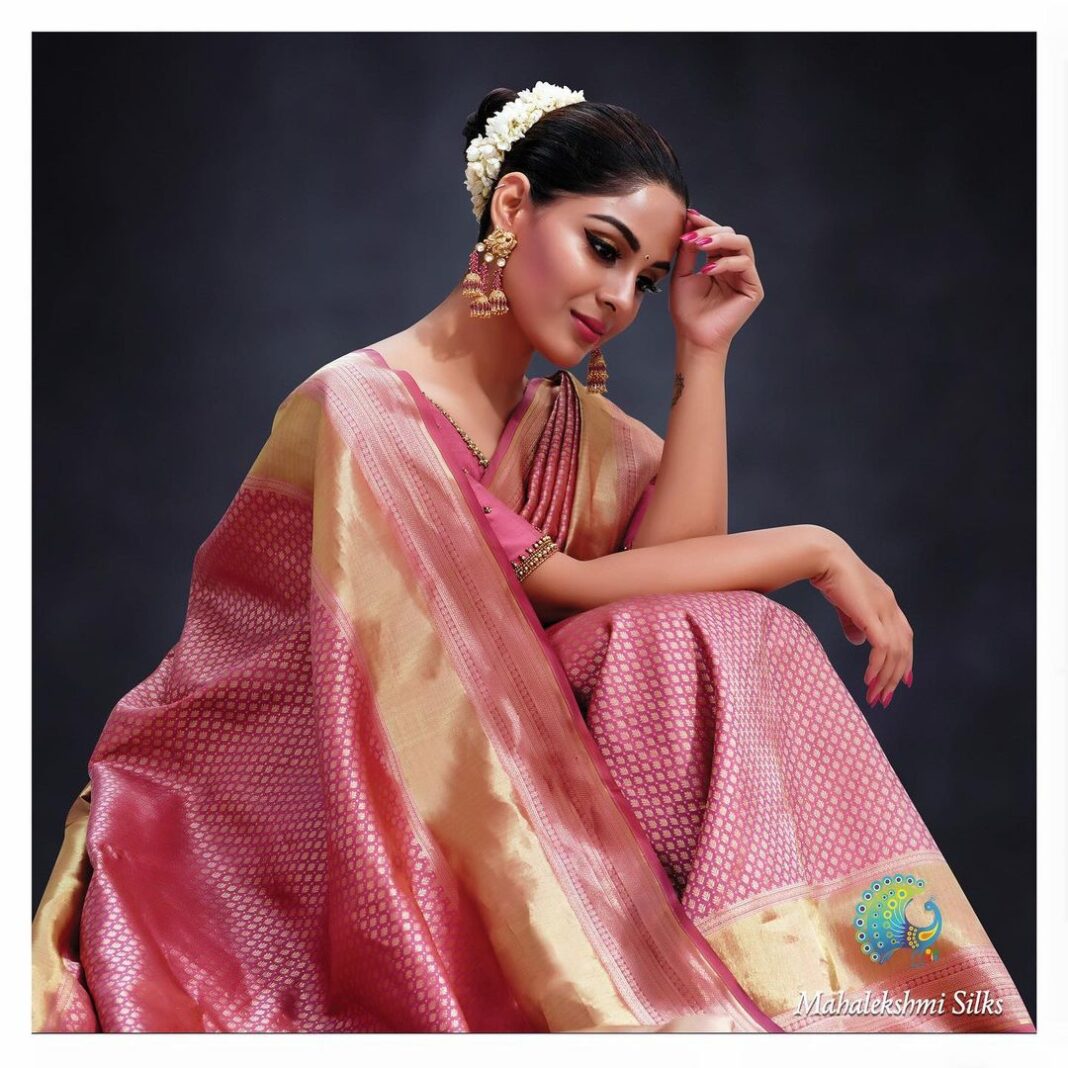 Samyuktha Menon Instagram - For @mahalekshmisilks I got back to work ...