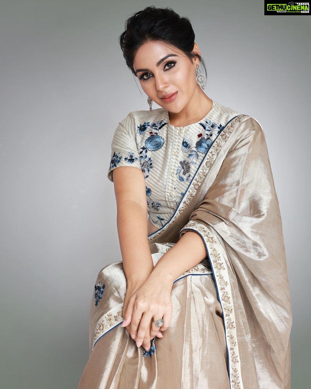 Actress Samyuktha Menon HD Instagram Photos and Wallpapers July 2022 ...