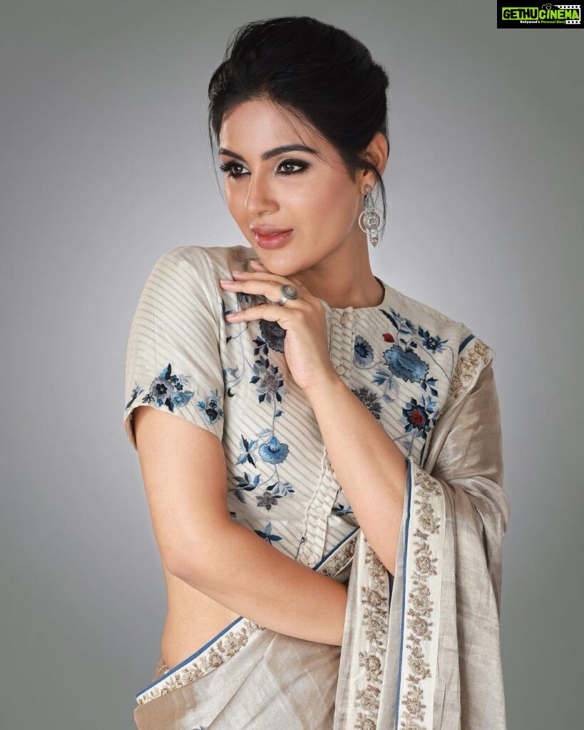 Actress Samyuktha Menon HD Instagram Photos and Wallpapers July 2022 ...