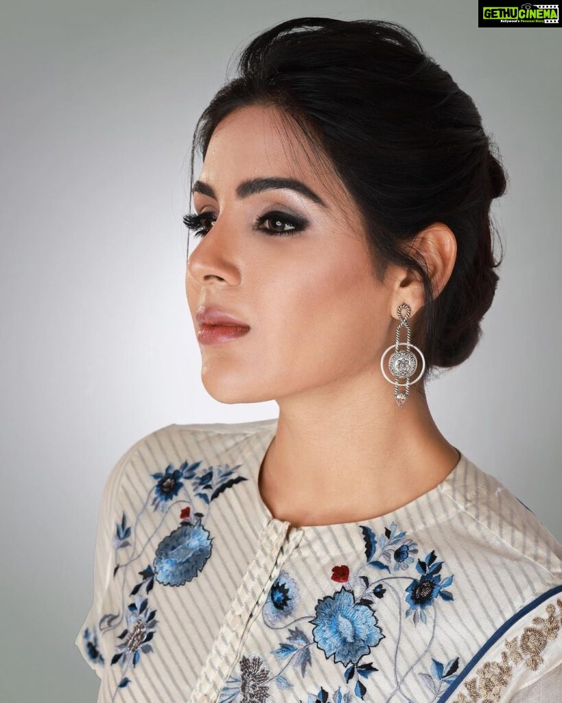 Actress Samyuktha Menon HD Instagram Photos and Wallpapers July 2022 ...