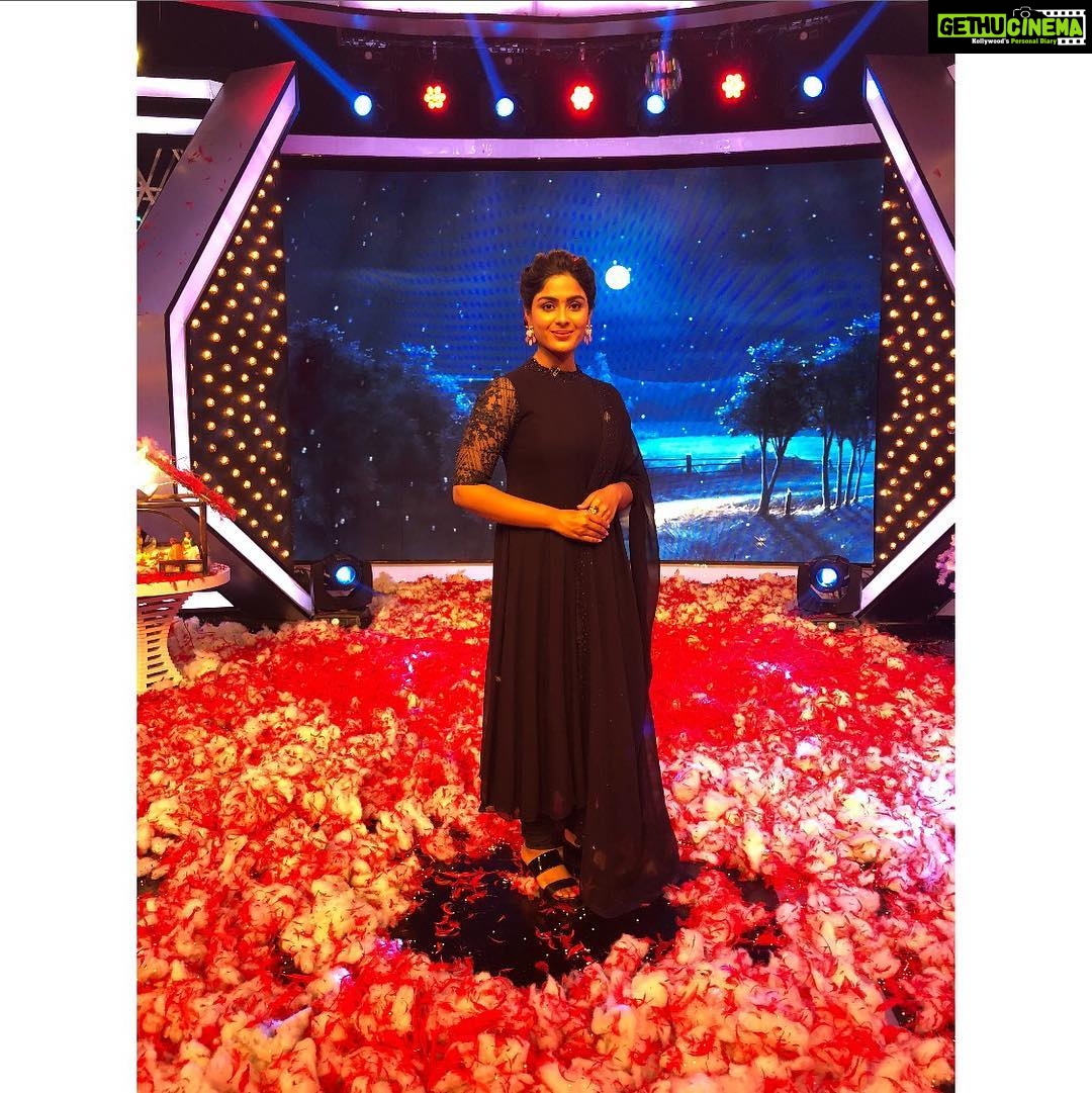Samyuktha Menon Instagram – From yesterday’s 😊 styled by @amrutha_c_r ...