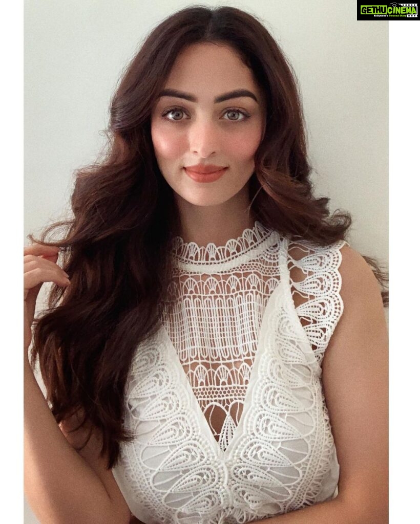 Actress Sandeepa Dhar HD Instagram Photos and Wallpapers May 2020 ...