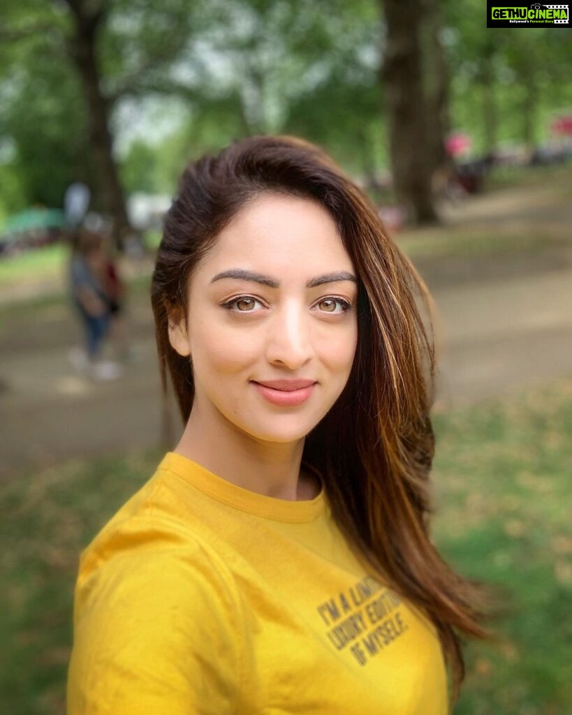 Actress Sandeepa Dhar HD Photos and Wallpapers September 2019 - Gethu ...
