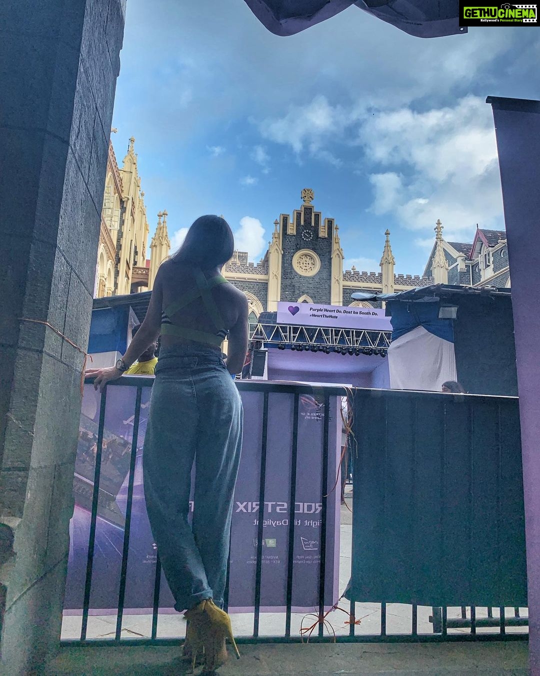 Sandeepa Dhar Instagram – This footpath outside the college(Xaviers ...