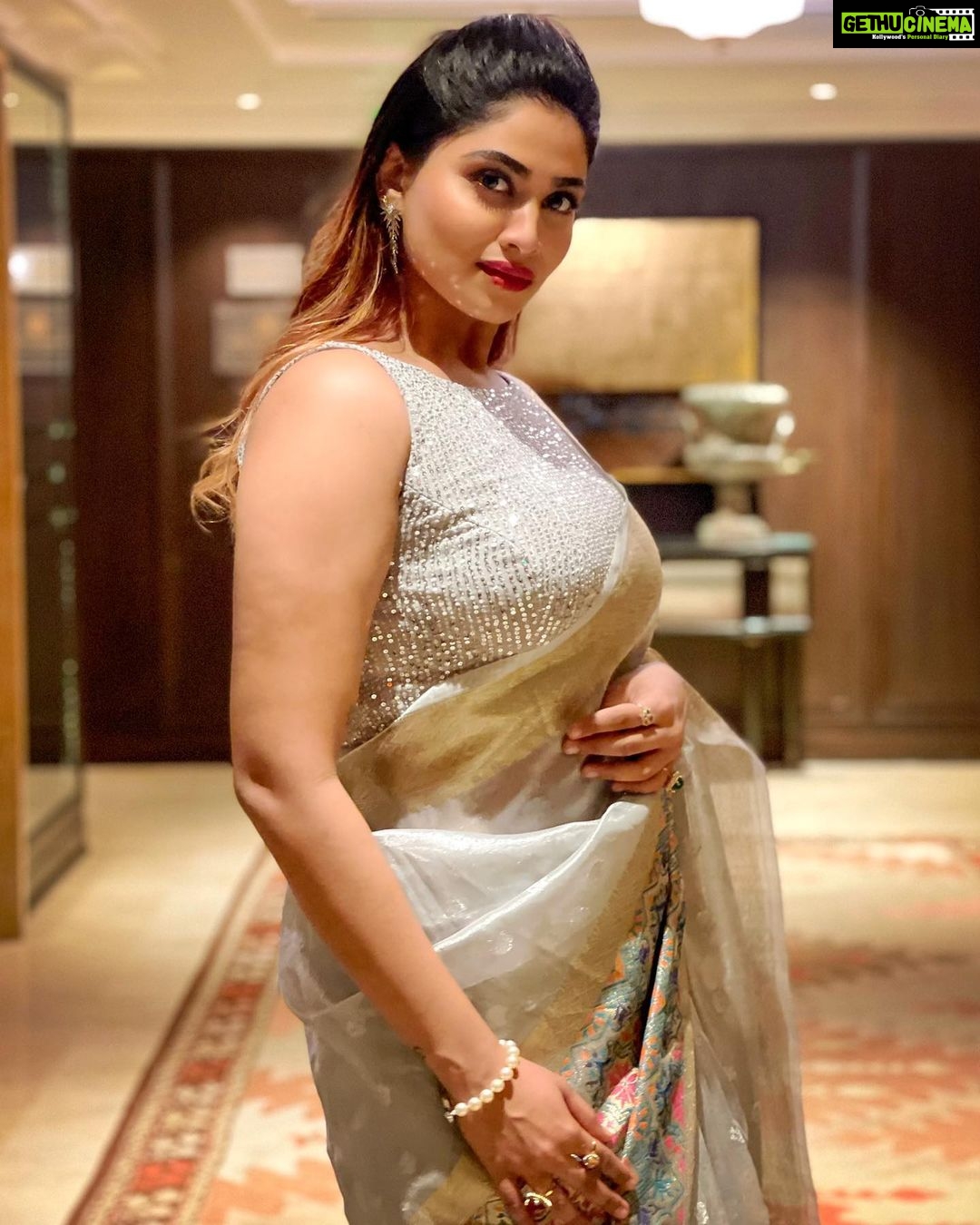 Actress Shivani Narayanan HD Photos and Wallpapers August 2022 - Gethu ...