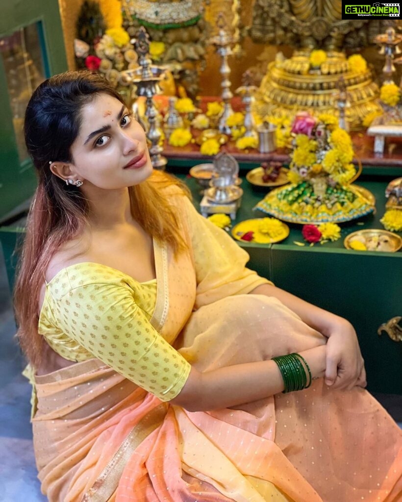 Actress Shivani Narayanan HD Instagram Photos and Wallpapers September ...