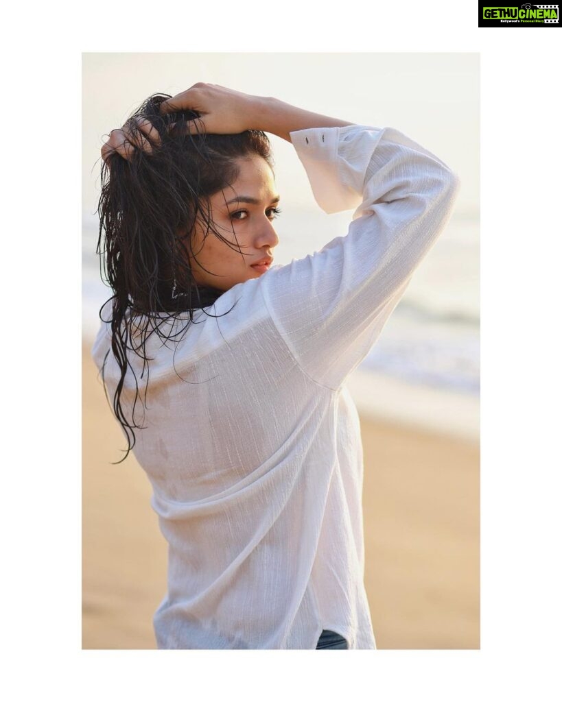 Actress Sunaina HD Photos and Wallpapers August 2022 - Gethu Cinema