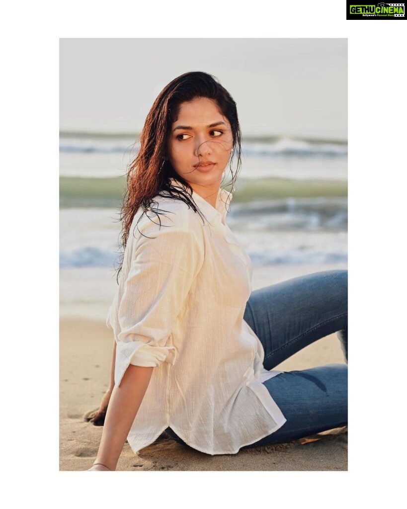 Actress Sunaina HD Photos and Wallpapers August 2022 - Gethu Cinema