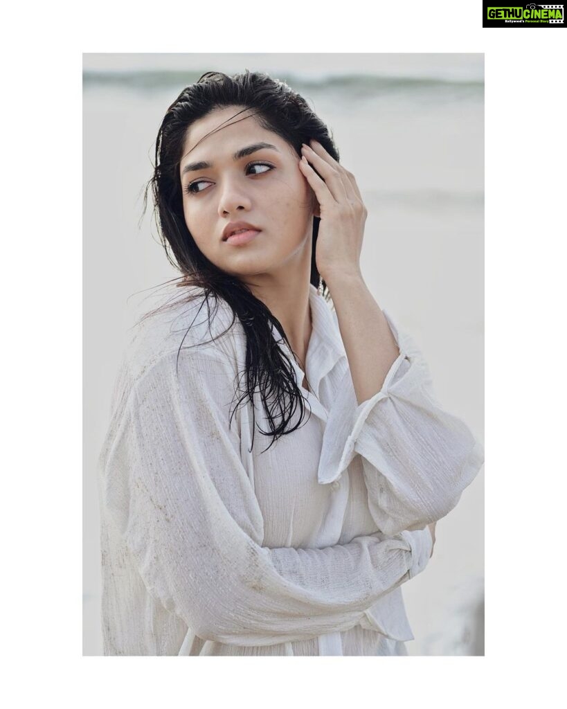 Actress Sunaina HD Photos and Wallpapers August 2022 - Gethu Cinema