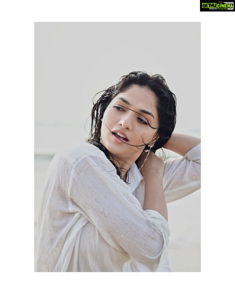 Actress Sunaina HD Photos and Wallpapers August 2022 - Gethu Cinema