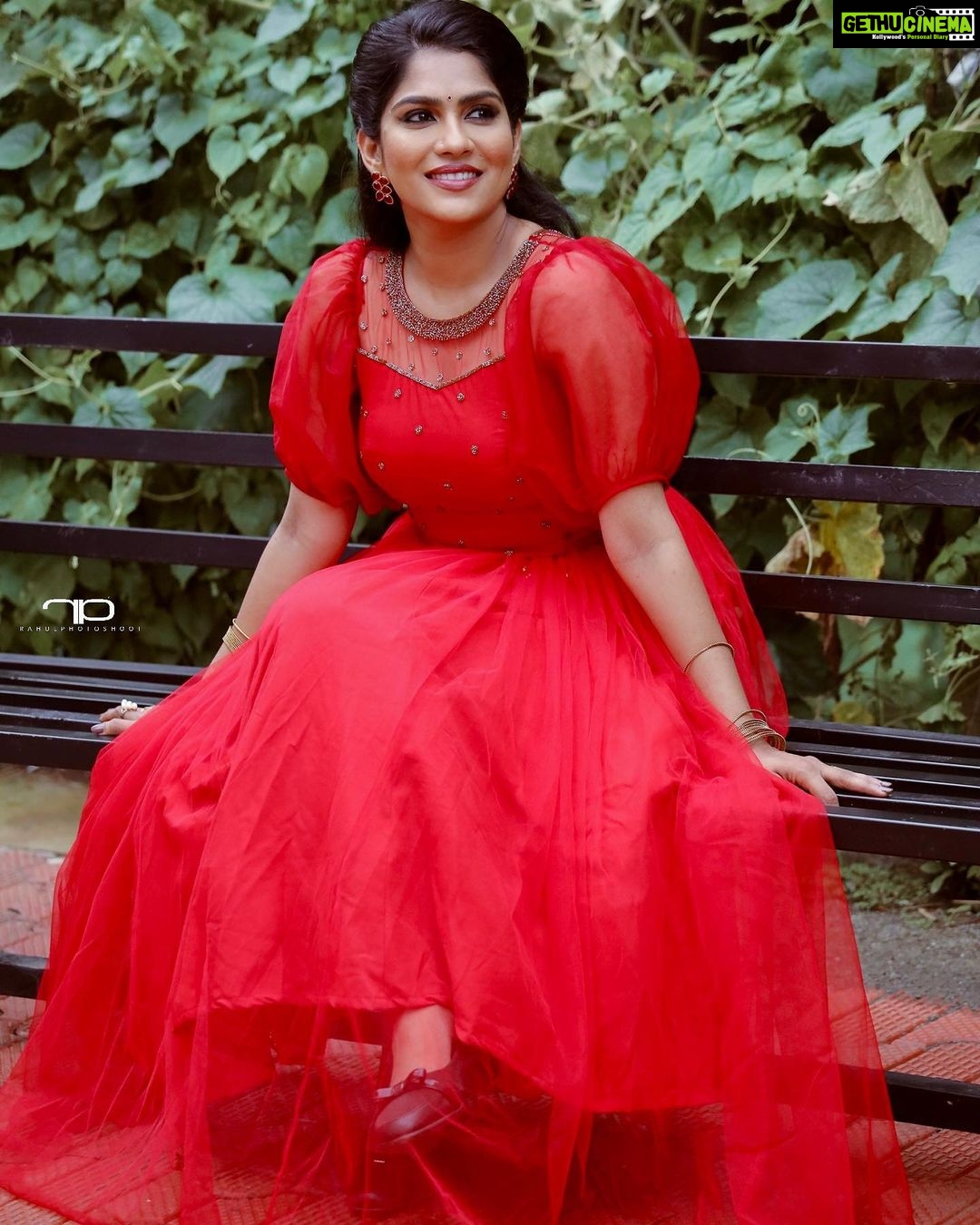 Swasika Instagram – In frame @swasikavj Mua @sreshtamakeup Red top @the ...