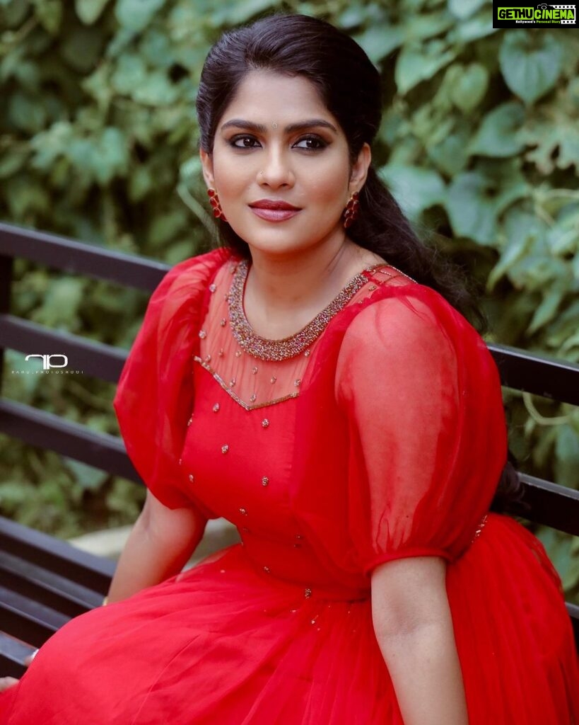 Actress Swasika HD Instagram Photos and Wallpapers June 2022 | Gethu Cinema