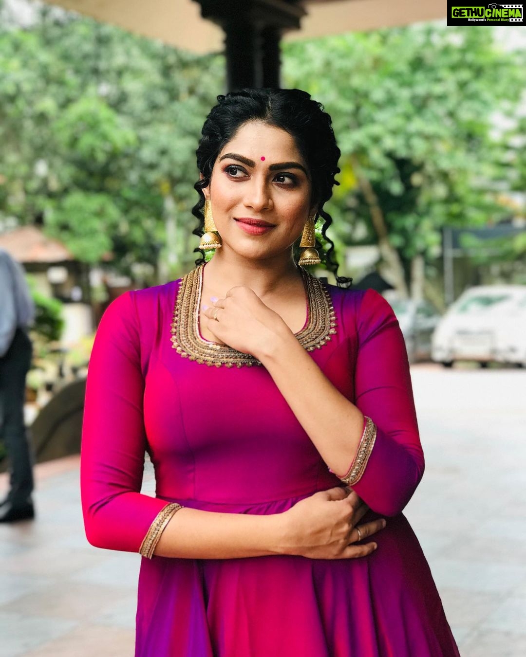 Swasika Instagram – High on love 😊 Makeup nd hairstyle- @abilashchicku ...