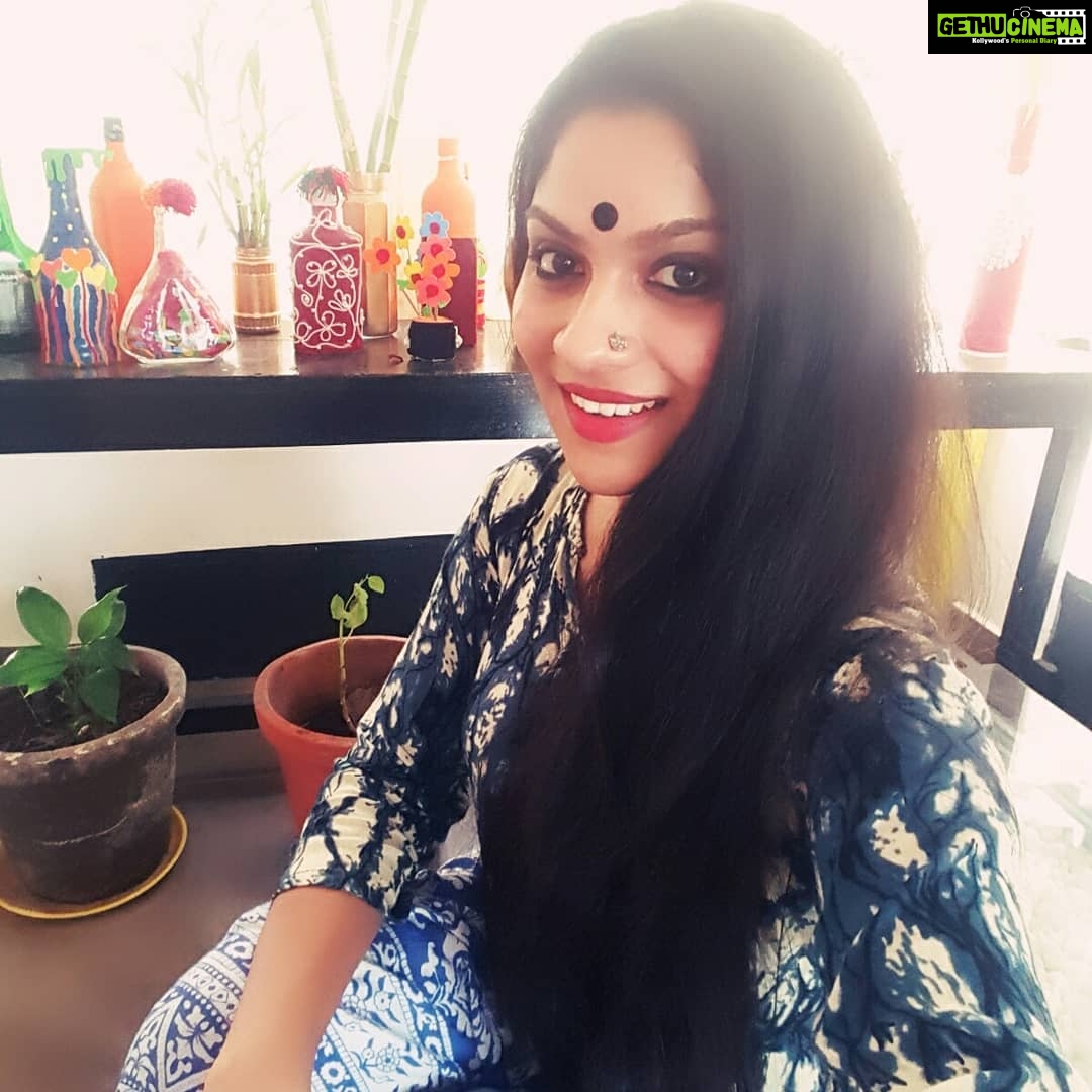 Swasika Instagram – #pictureday #homeselfy #warmlighting #selfyclick # ...