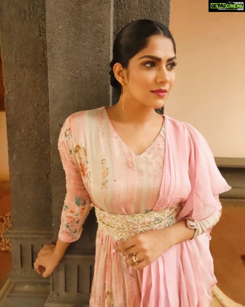 Actress Swasika HD Instagram Photos and Wallpapers May 2022 | Gethu Cinema