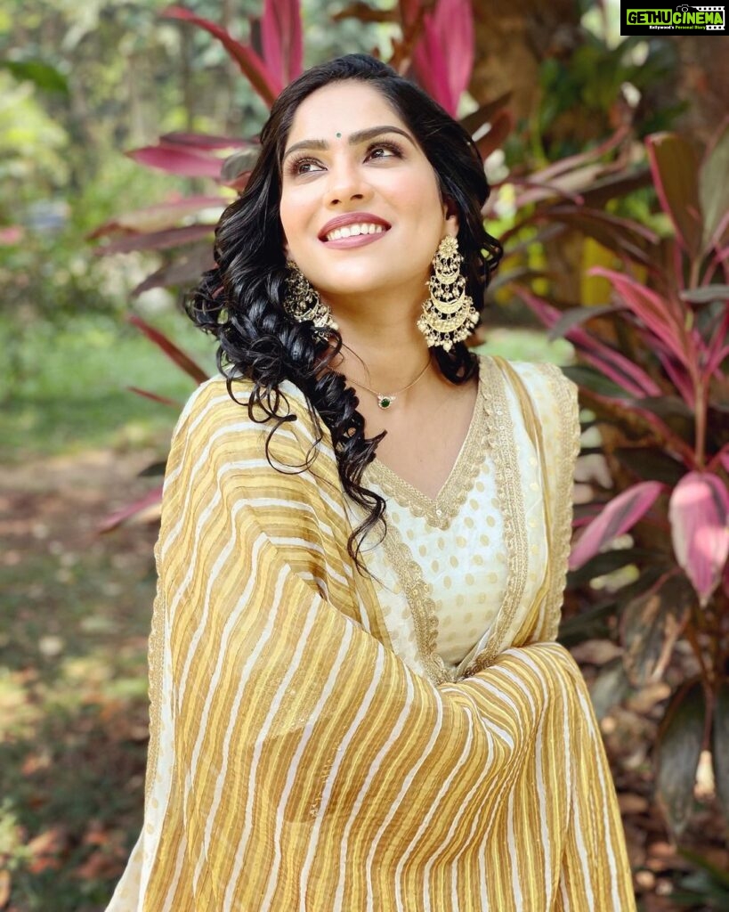 Actress Swasika HD Instagram Photos and Wallpapers April 2022 | Gethu ...