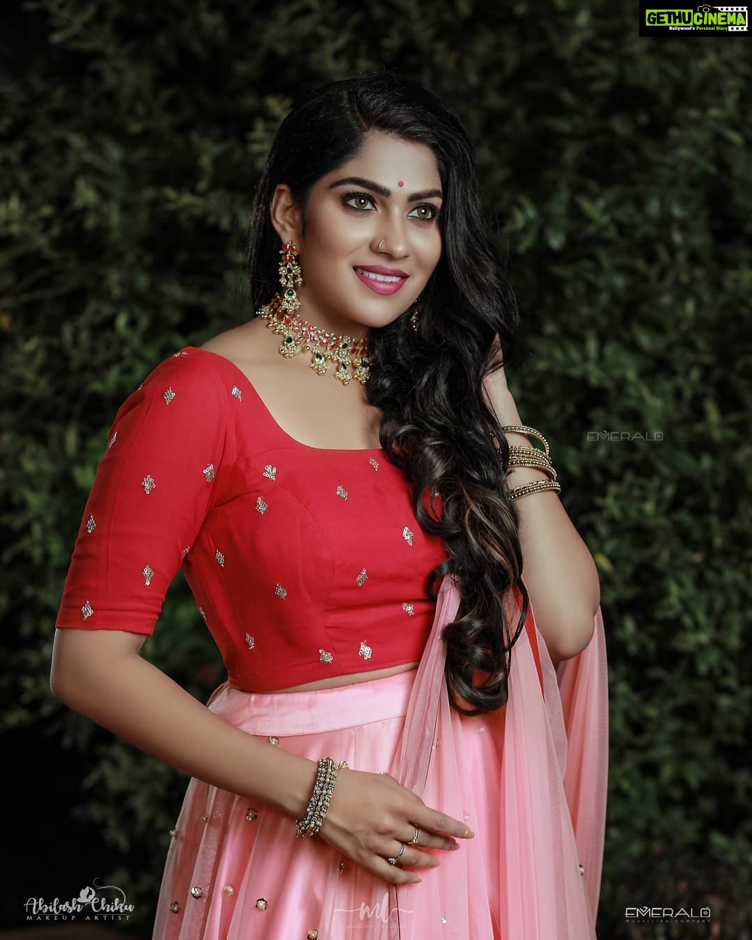 Actress Swasika HD Instagram Photos and Wallpapers July 2021 | Gethu Cinema
