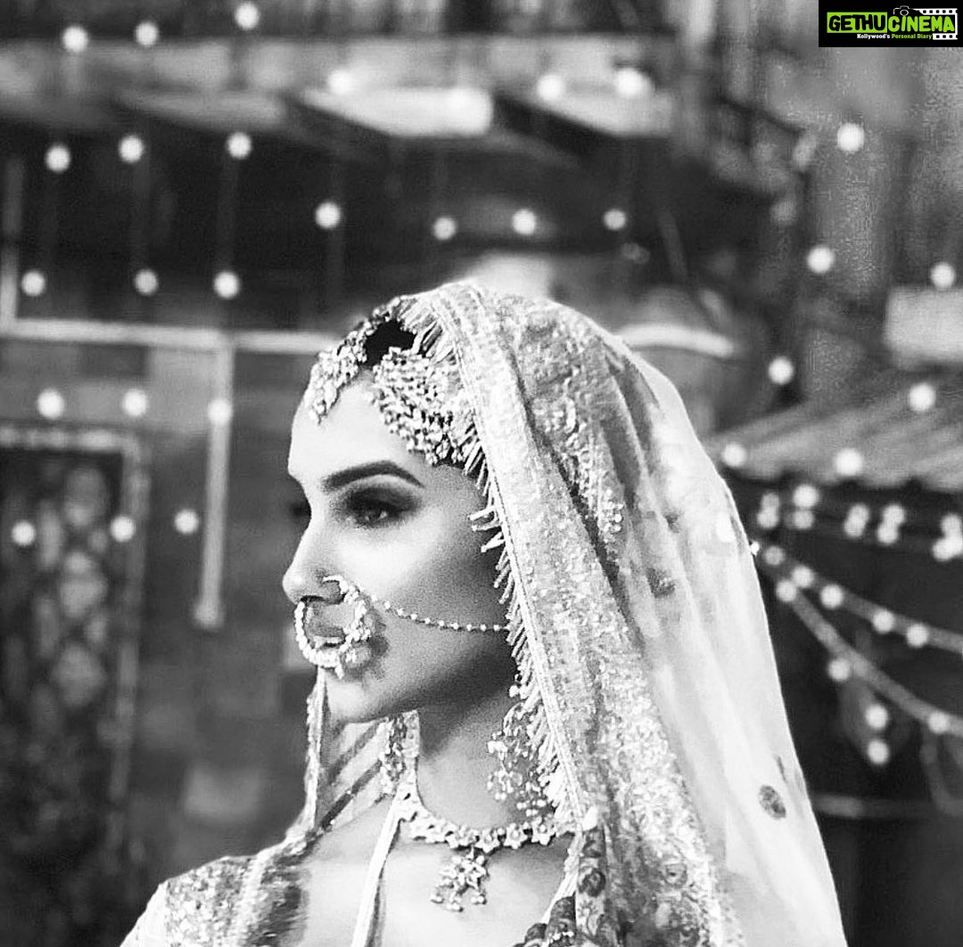 Tara Sutaria Instagram – 📸 by my dearest @thetyagiakshay while filming ...