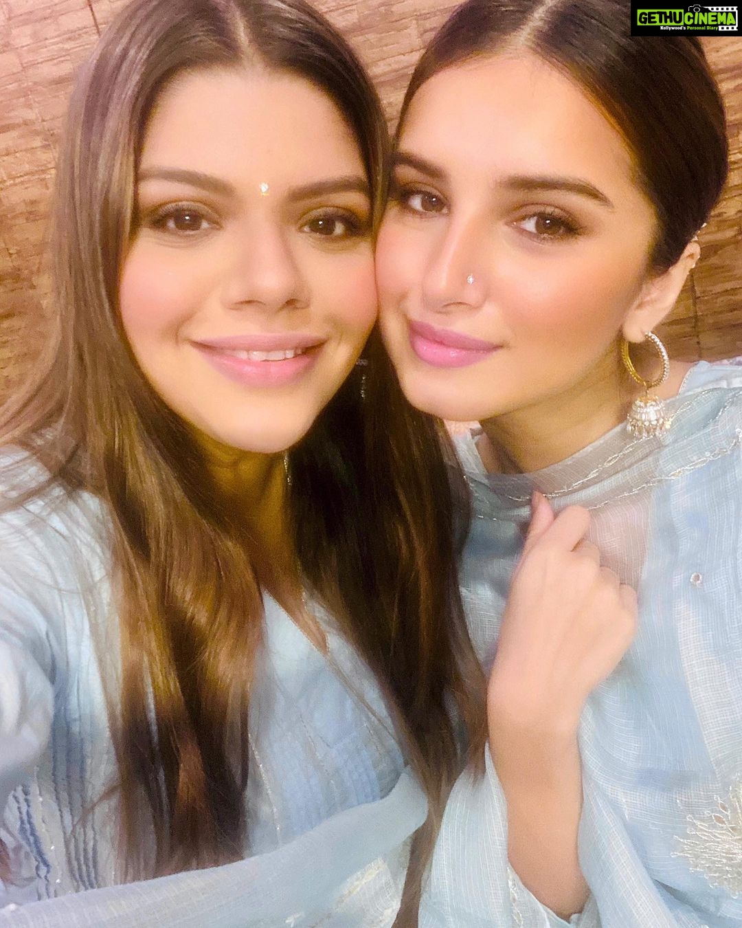 Tara Sutaria Instagram – (T)winning Happy days with the BFF | Gethu Cinema