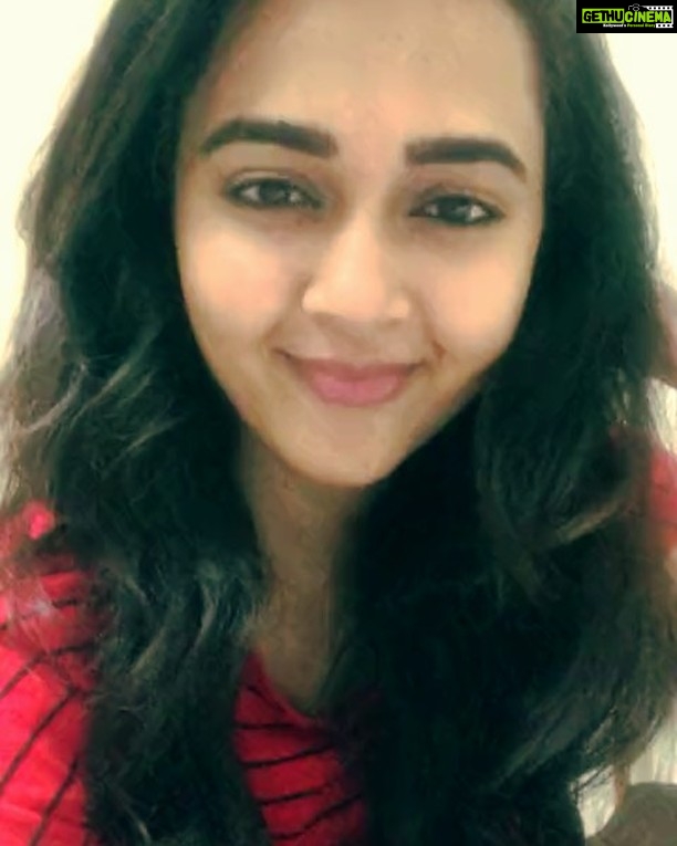 Tejasswi Prakash Instagram – ‘Download and follow me on helo app – https://play.google.com/store ...