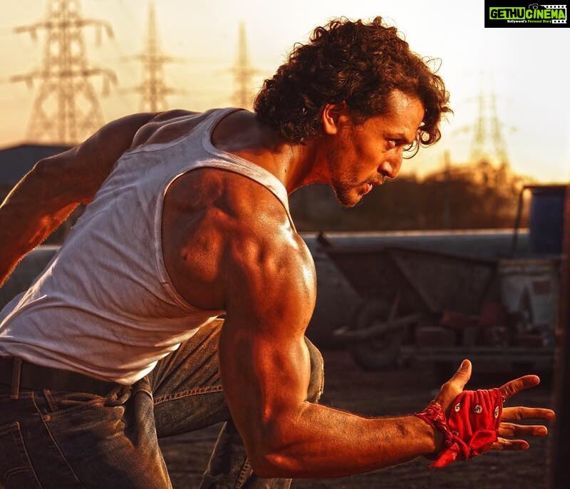 Actor Tiger Shroff HD Instagram Photos and Wallpapers April 2017 ...