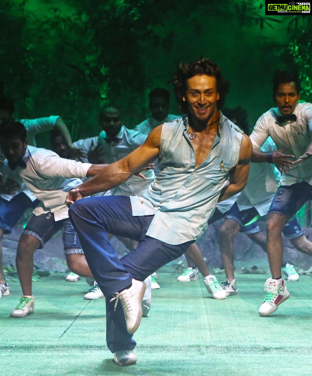 Actor Tiger Shroff HD Instagram Photos and Wallpapers August 2016 ...