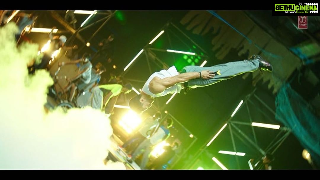 Tiger Shroff Instagram – You guys moving to this yet? 😊 #ReadyToMove ...