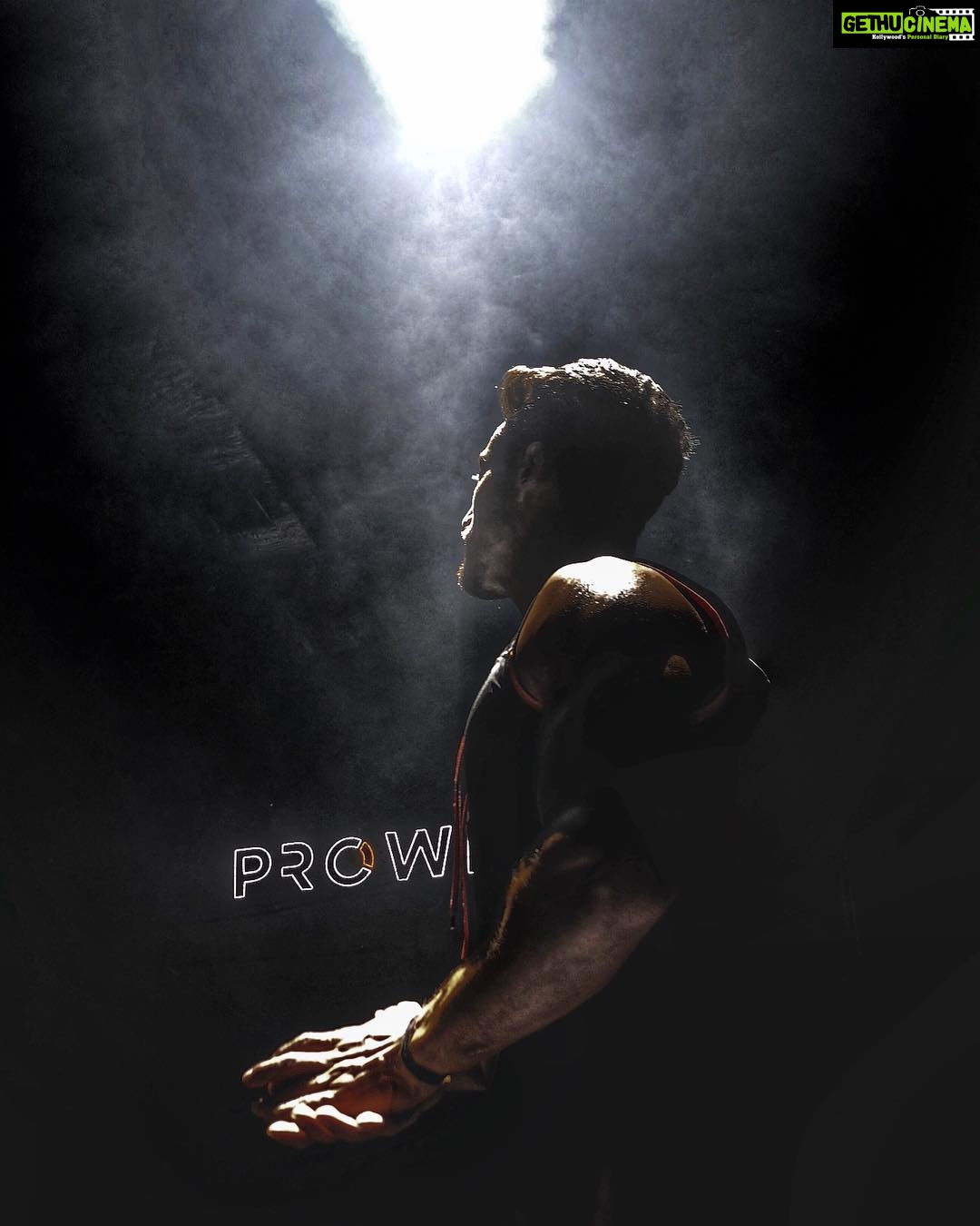 Tiger Shroff Instagram – #readytomove #letsprowl @prowlactive @amaal ...