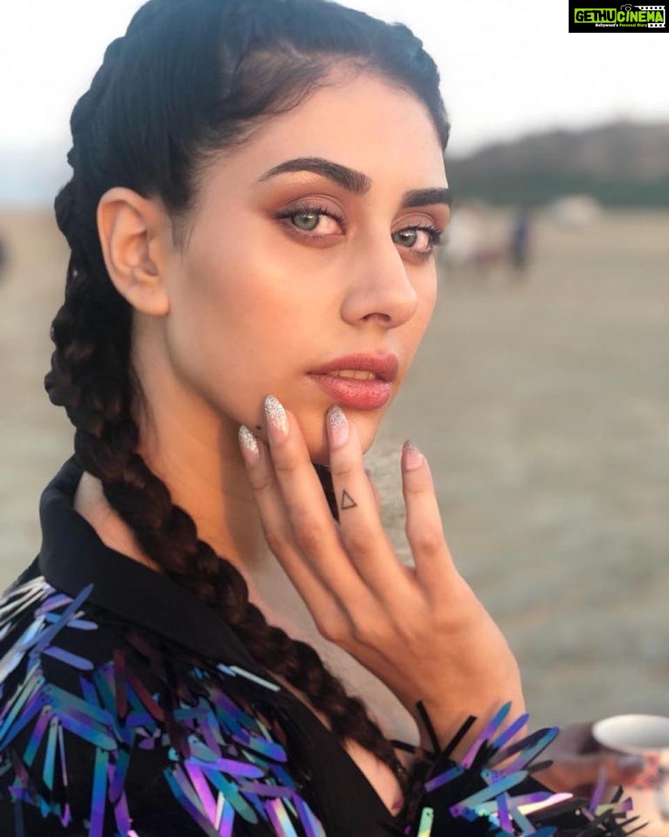 Warina Hussain Instagram – Thori Gussail Thori Confuse #shemoveitlike ...