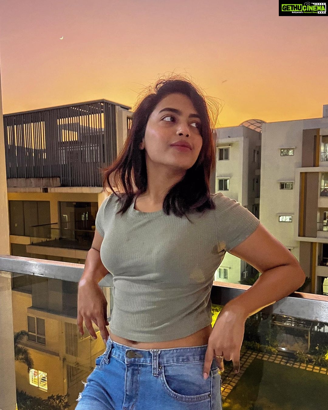 Alekhya Harika Instagram – Sunset is my New Boyfriend 💕 | Gethu Cinema