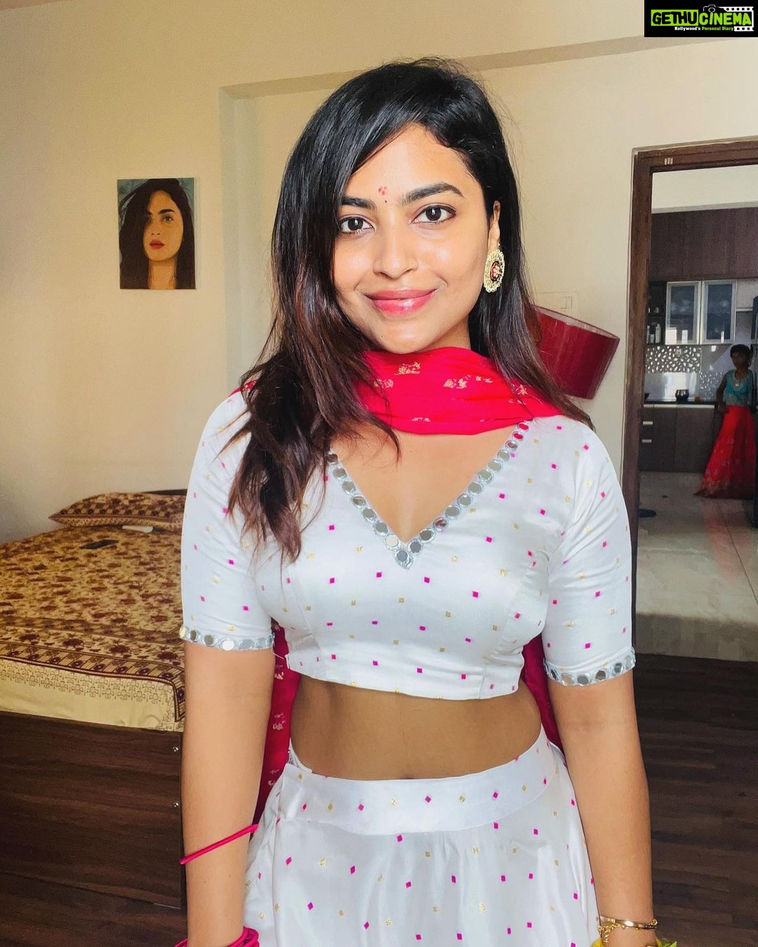 Alekhya Harika Instagram – Ah realised it’s pretty hard to click your ...