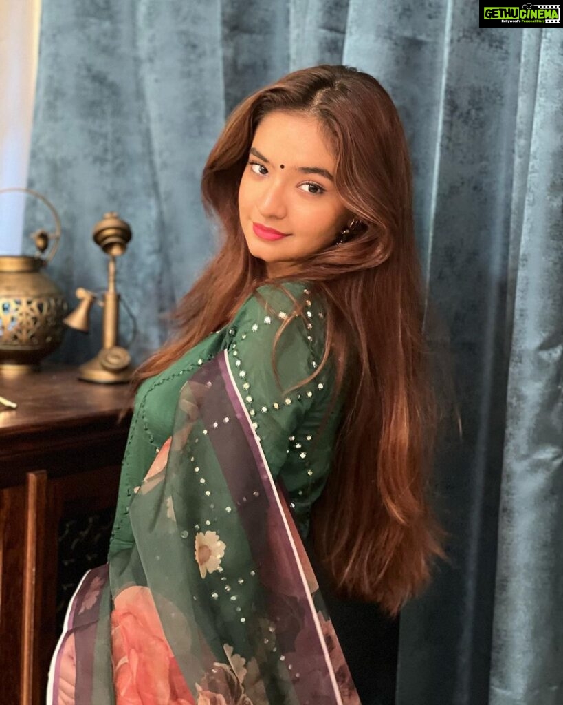 Actress Anushka Sen HD Instagram Photos and Wallpapers September 2022 ...