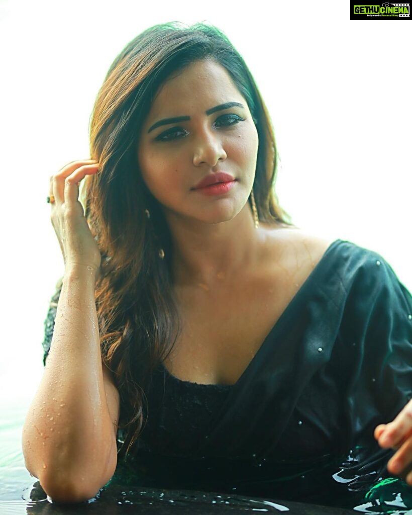 Actress Ashu Reddy HD Instagram Photos and Wallpapers November 2021 ...