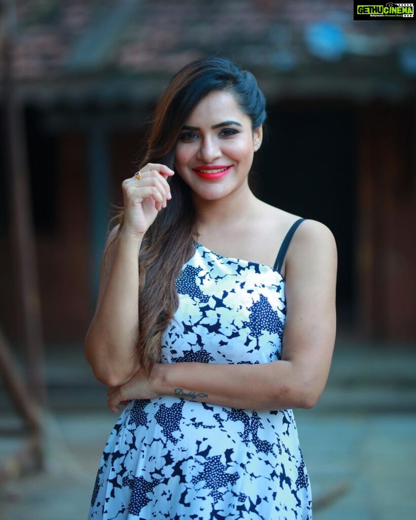 Actress Ashu Reddy HD Instagram Photos and Wallpapers November 2021 ...
