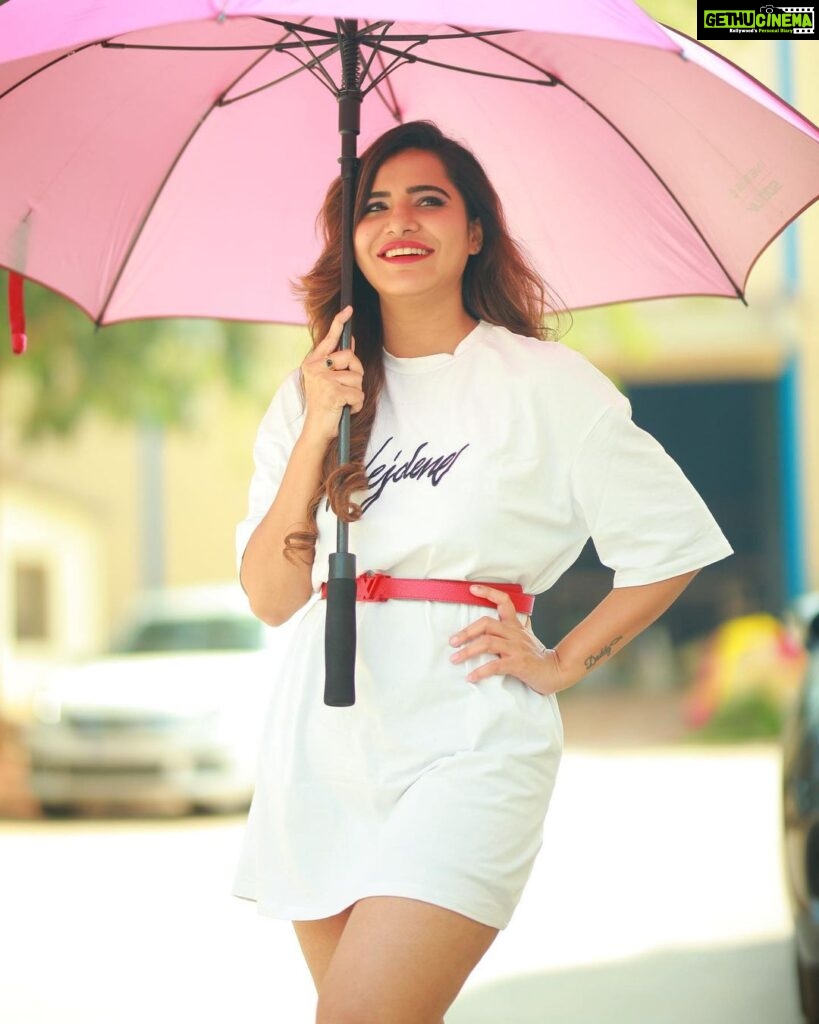 Actress Ashu Reddy HD Instagram Photos and Wallpapers October 2021 ...