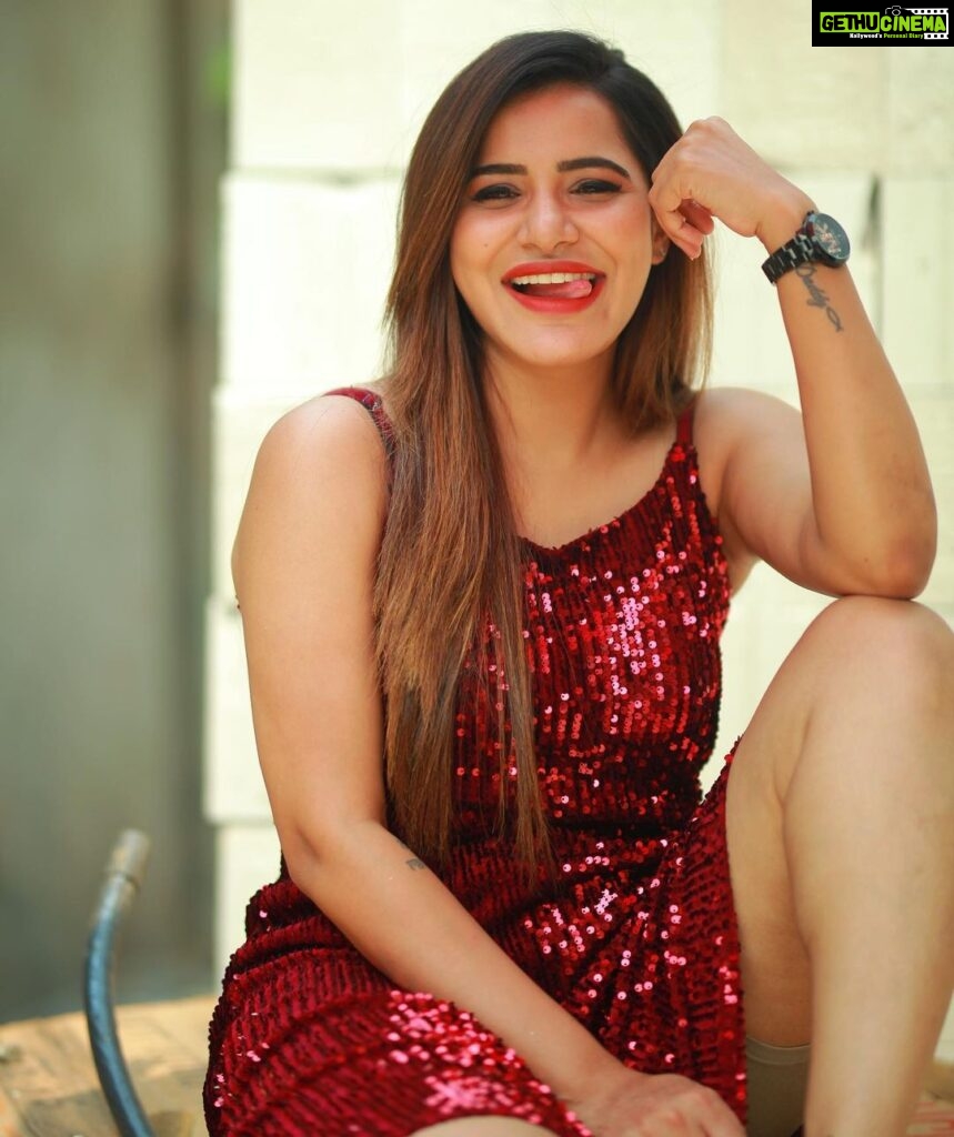 Actress Ashu Reddy HD Photos and Wallpapers October 2021 - Gethu Cinema