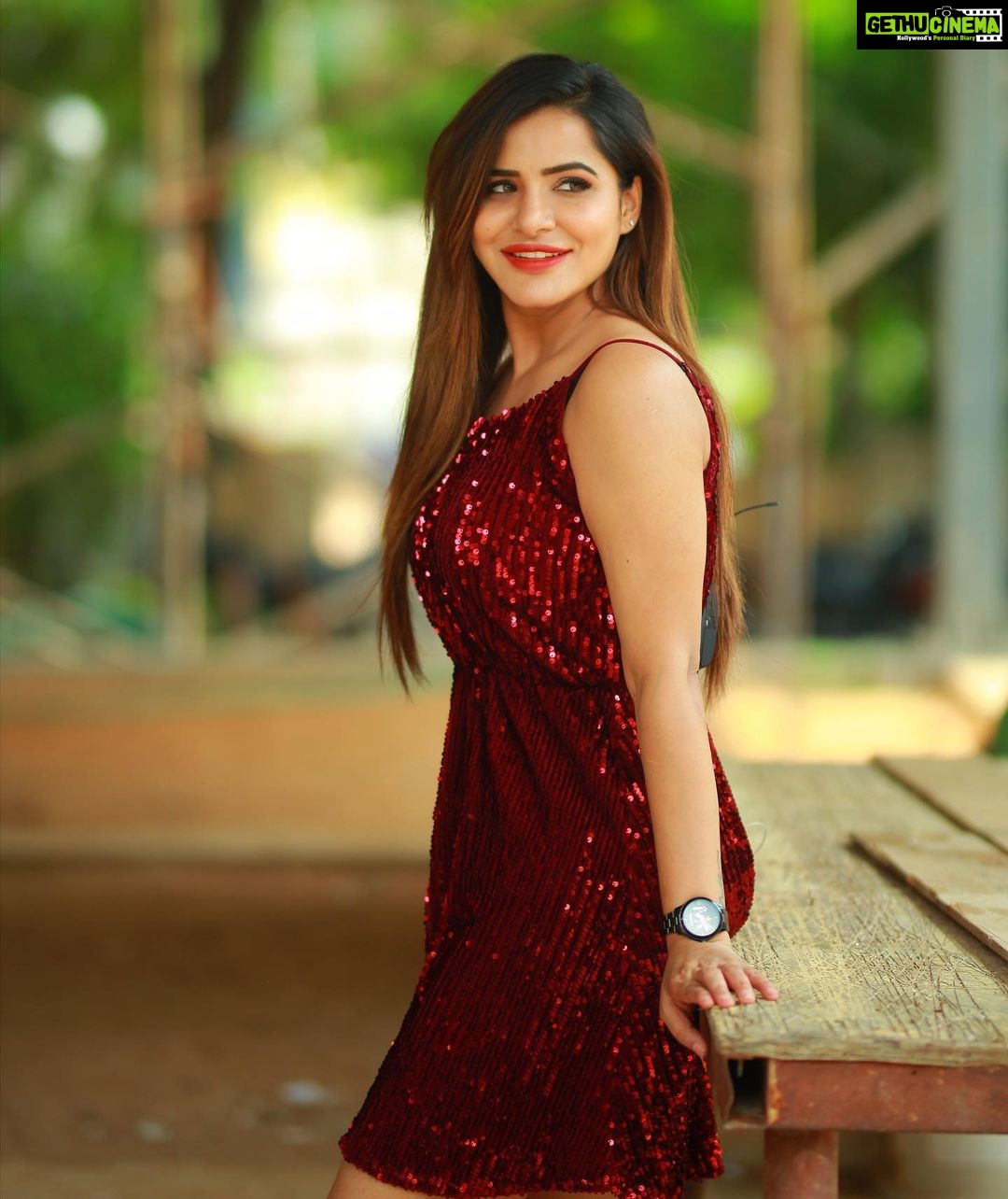 Actress Ashu Reddy HD Instagram Photos and Wallpapers October 2021 ...