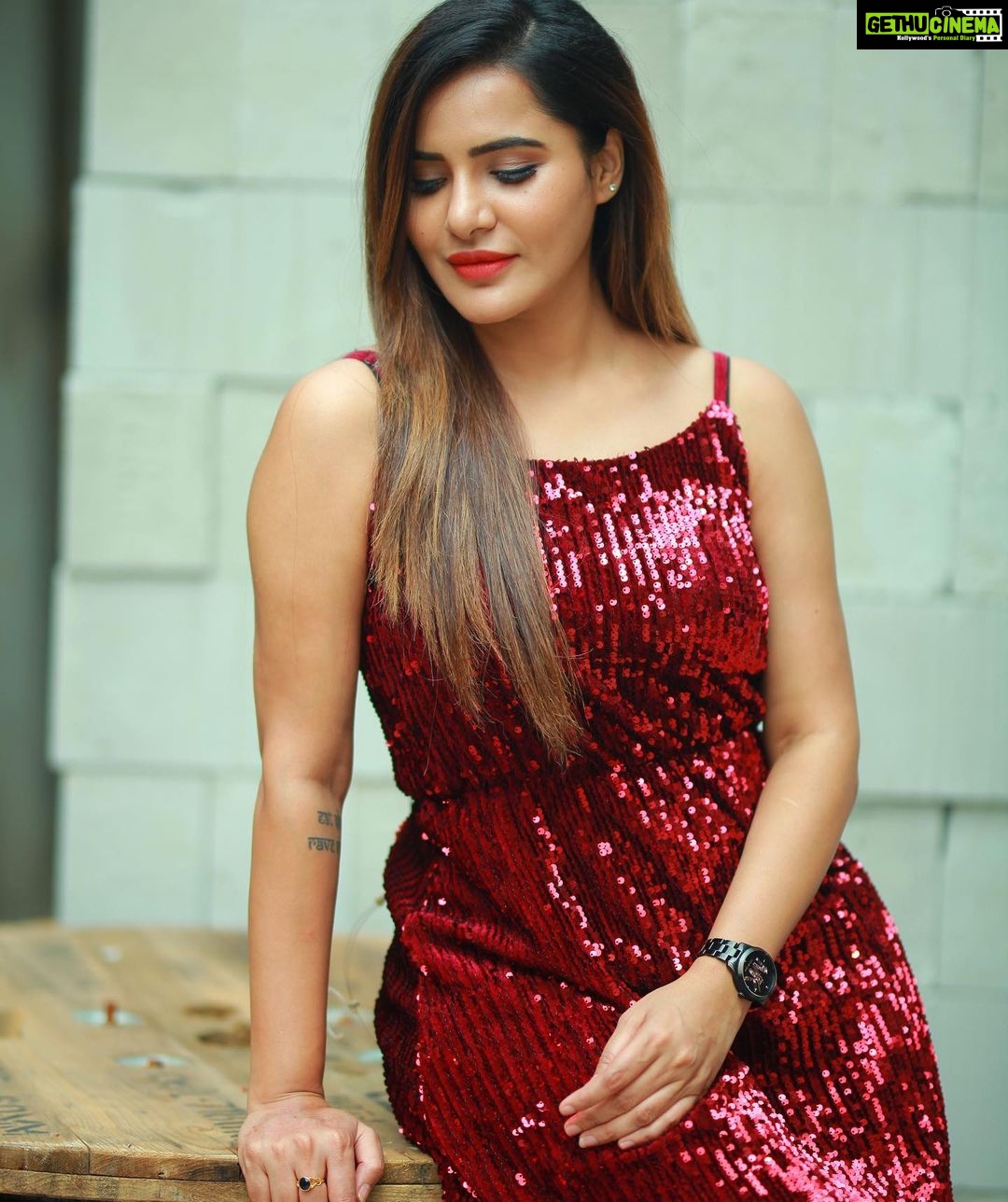 Actress Ashu Reddy HD Instagram Photos and Wallpapers October 2021 ...