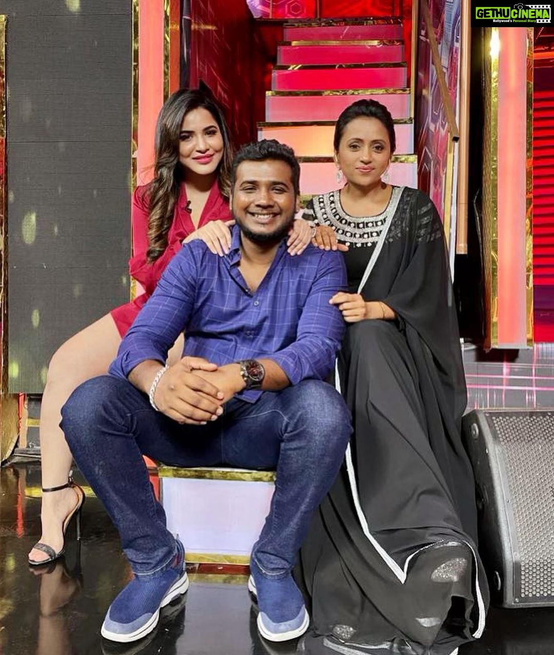 Actress Ashu Reddy HD Photos and Wallpapers July 2021 - Gethu Cinema