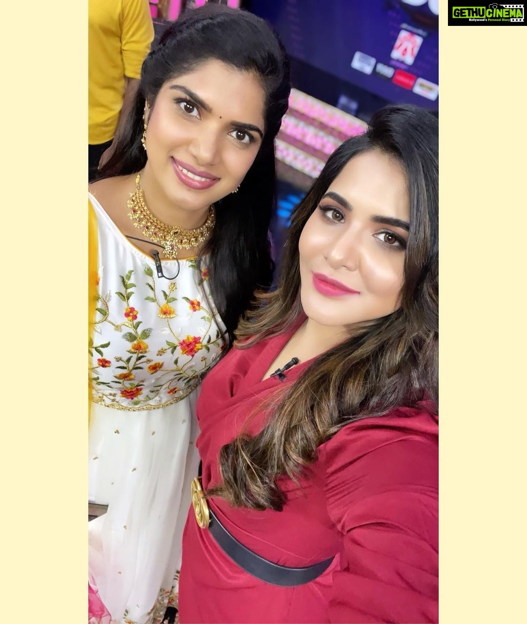 Actress Ashu Reddy HD Photos and Wallpapers July 2021 - Gethu Cinema