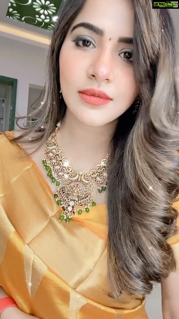 Actress Ashu Reddy HD Instagram Photos and Wallpapers October 2022 ...