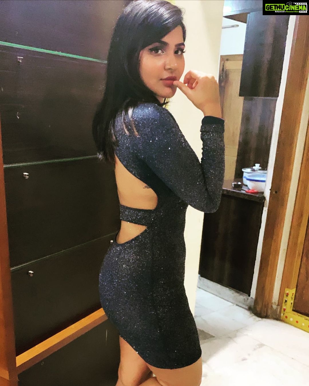 Actress Ashu Reddy HD Photos and Wallpapers March 2020 - Gethu Cinema