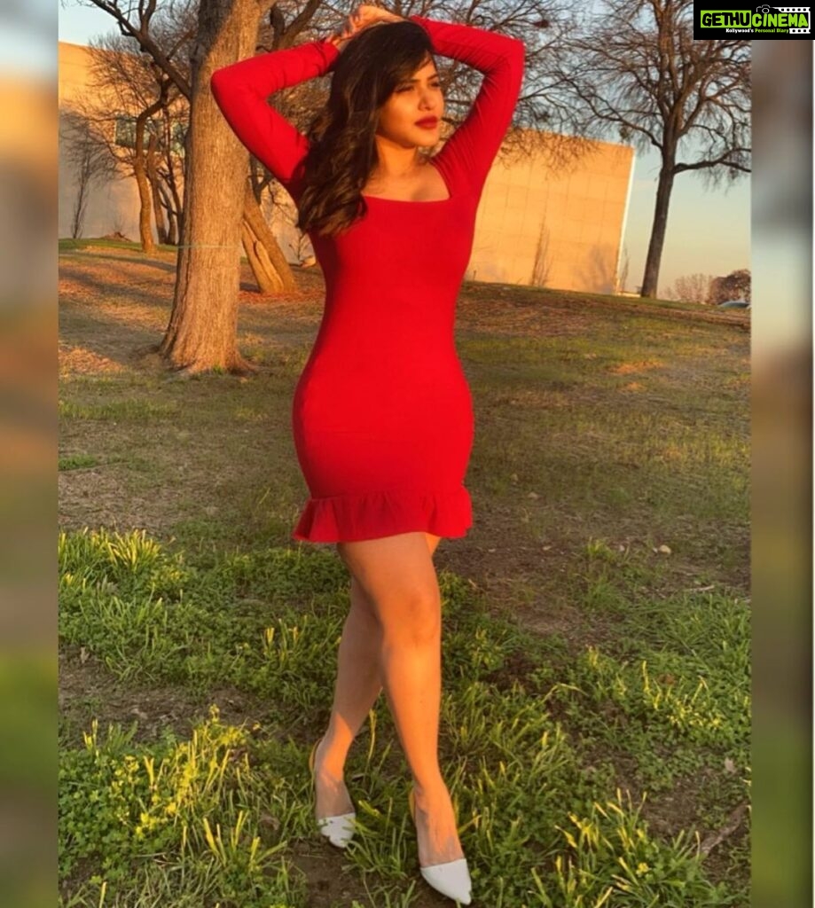 Actress Ashu Reddy HD Photos and Wallpapers March 2020 | Gethu Cinema