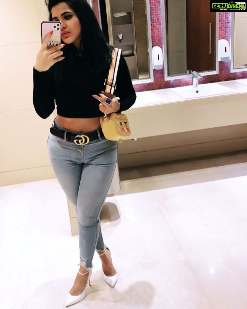 Actress Ashu Reddy HD Instagram Photos and Wallpapers October 2022 ...