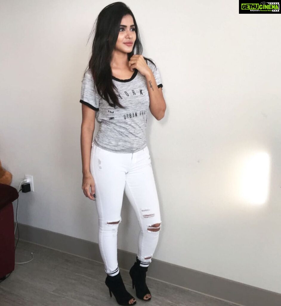 Actress Ashu Reddy HD Instagram Photos and Wallpapers December 2019 ...