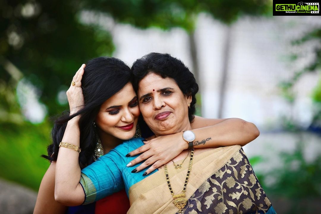 Ashu Reddy Instagram – No matter how old we grow, we always appear as ...