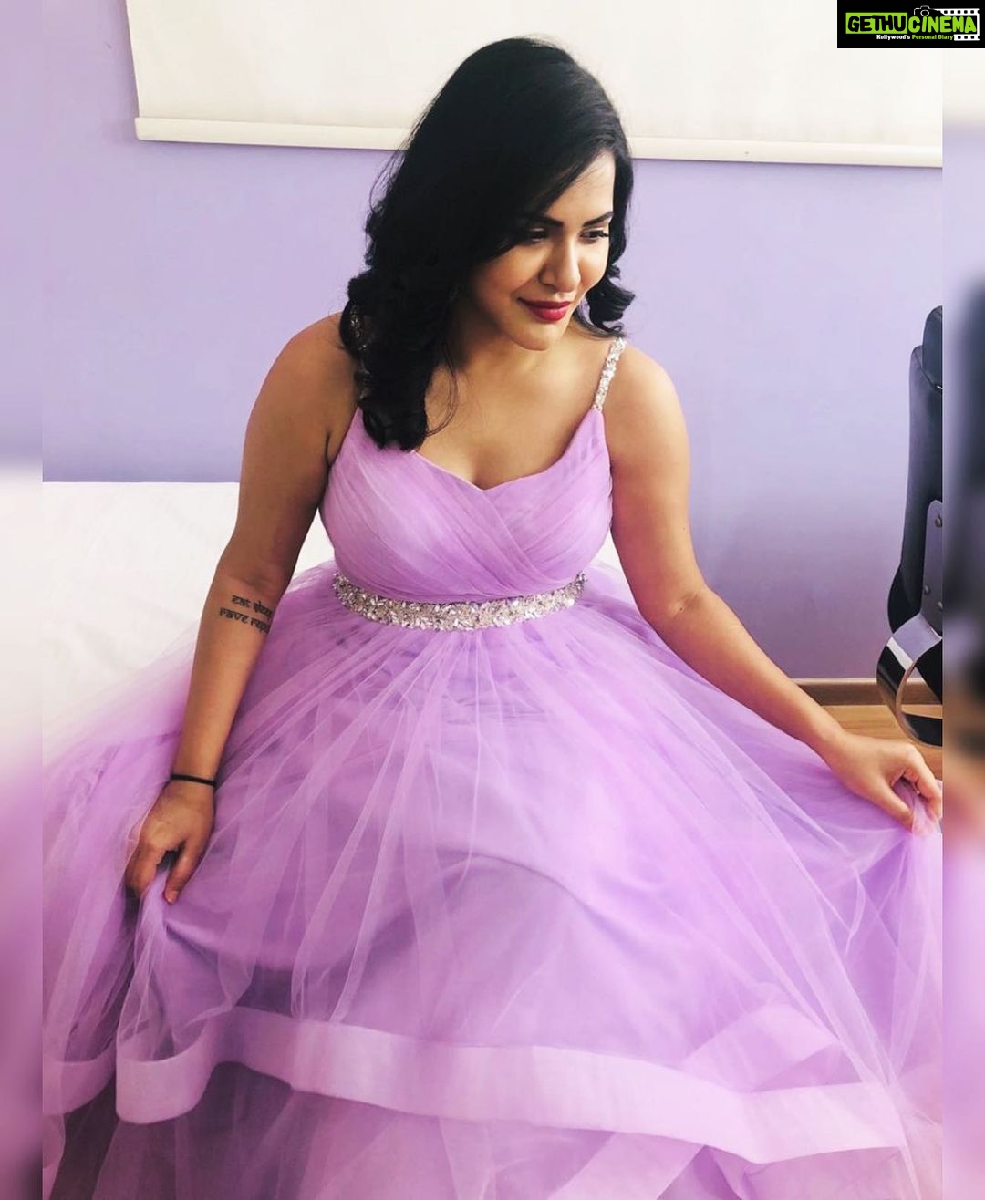 Ashu Reddy Instagram - 🤚🏻🤚🏻🤚🏻 - Gethu Cinema