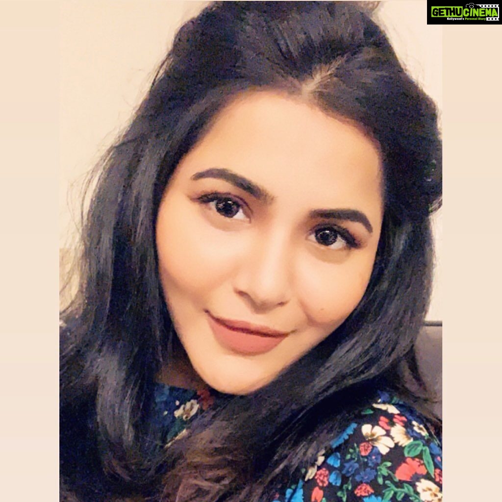 Actress Ashu Reddy HD Instagram Photos and Wallpapers October 2022 ...